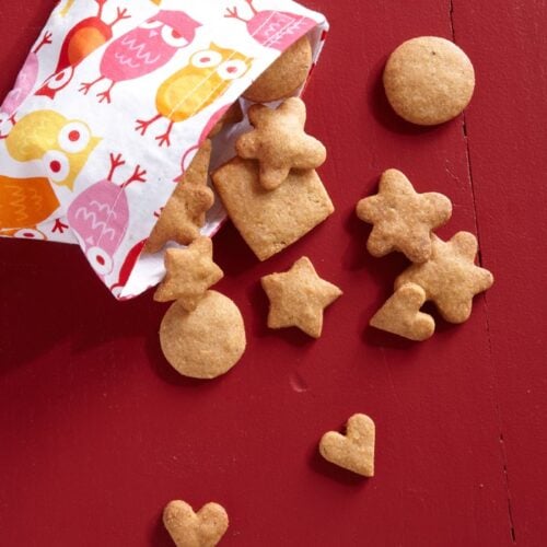 Whole Wheat Cheddar Crackers - Weelicious