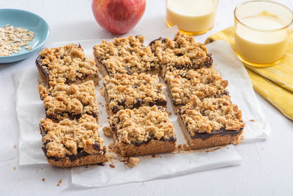Fruit and Oat Crumble Bars - Weelicious